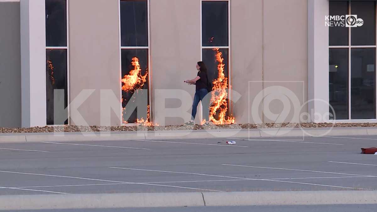 RAW VIDEO: Woman sets fire to warehouse after canceled ICE sale