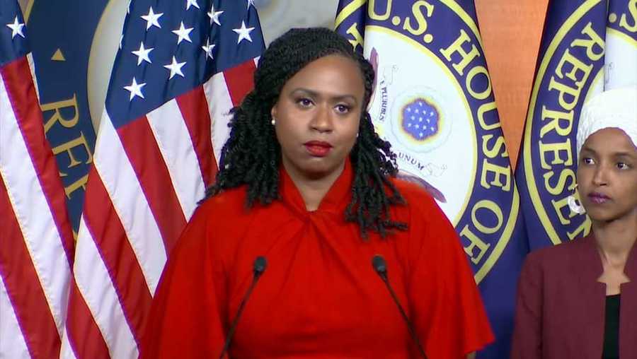 Rep. Pressley breaks with 'squad,' endorses Sen. Warren in Democratic ...