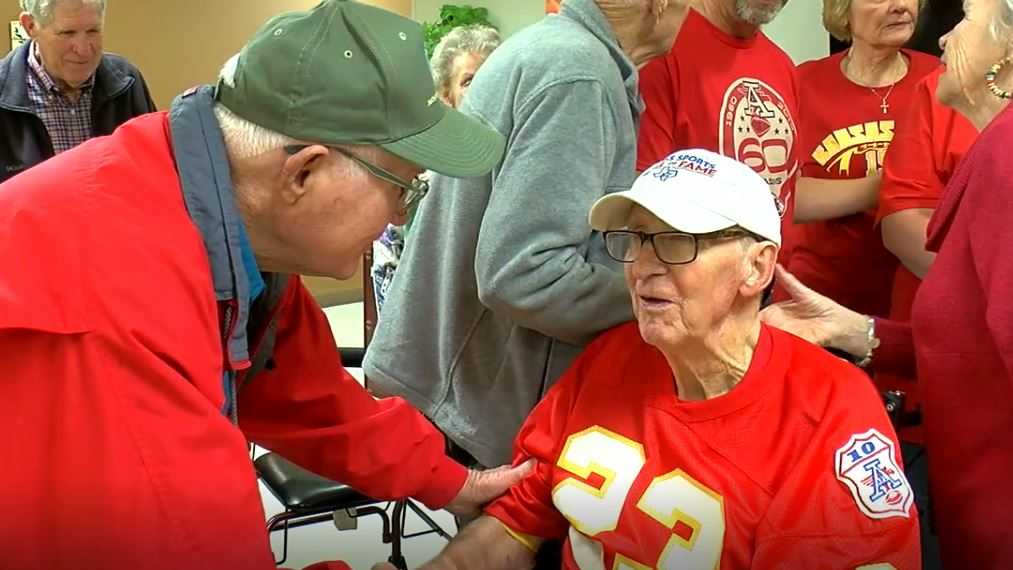 Texas pep rally honors former Kansas City Chiefs player Bert Coan