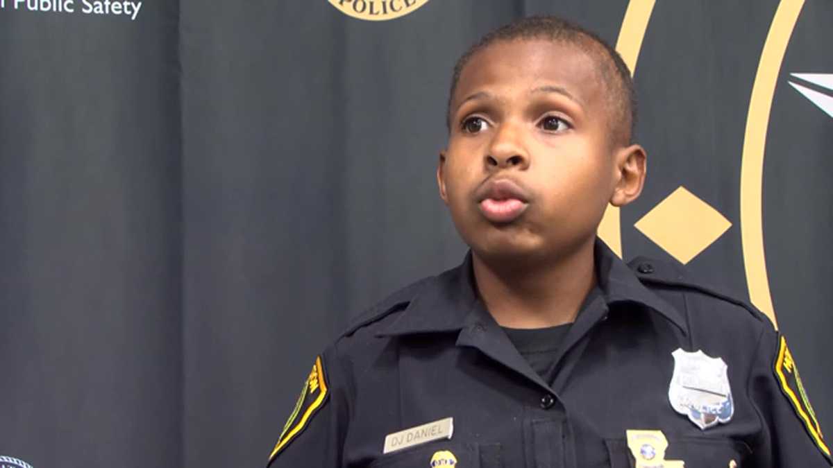Kid battling cancer trying to be sworn into 1,000 police departments