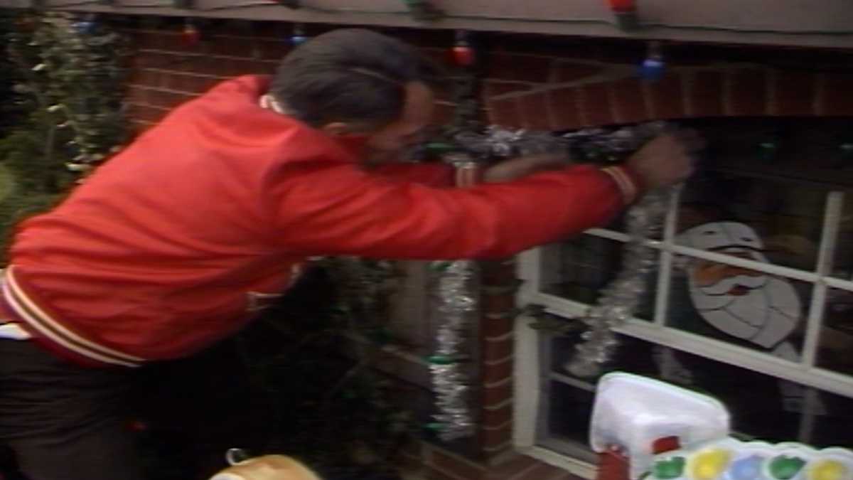 Fierce Christmas light competition drove rivals to move in ‘80s