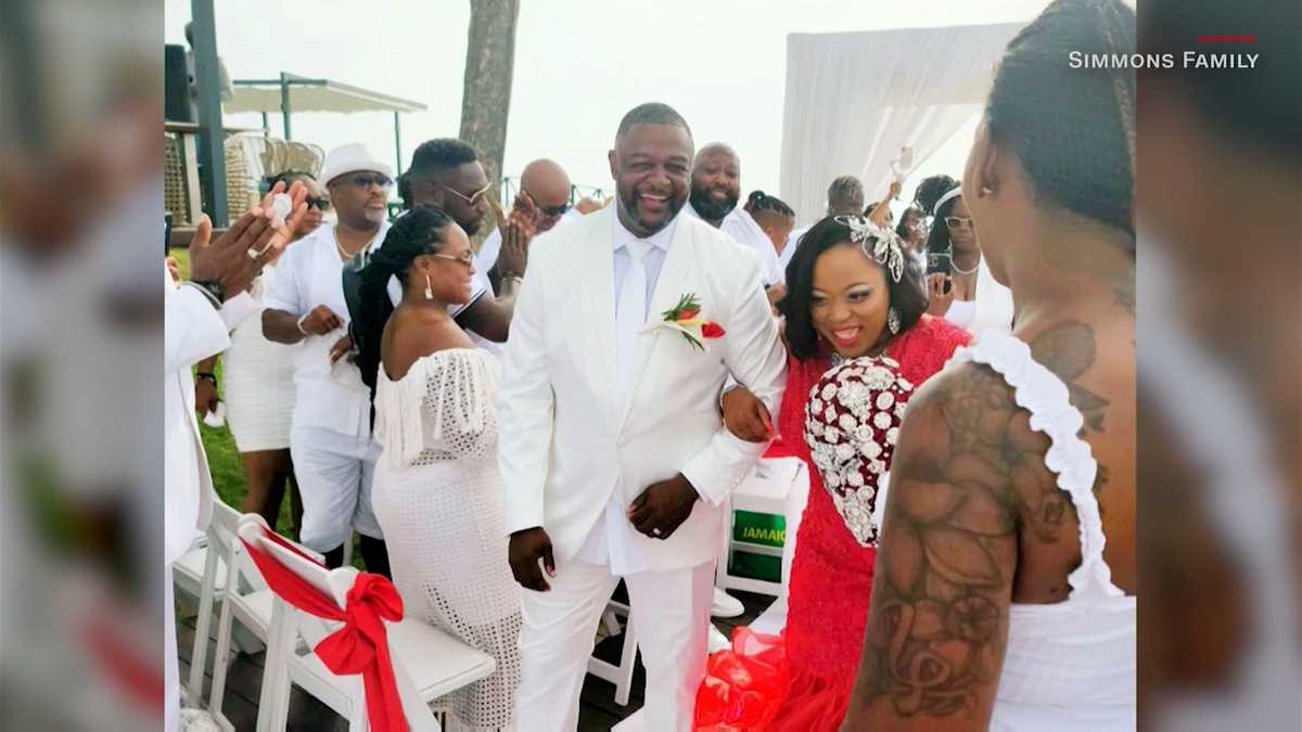 Newlyweds post fake invoice after people no-show their wedding