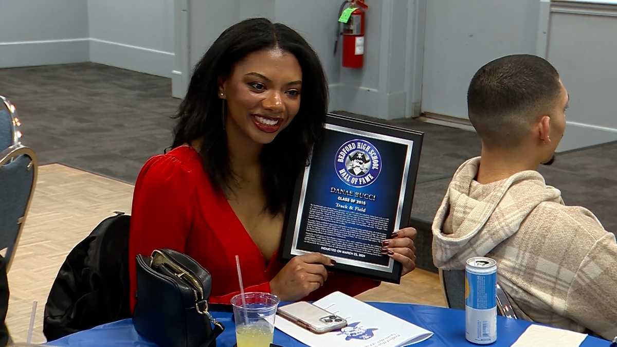 WCVB's Danae Bucci inducted into Bedford High sports hall of fame