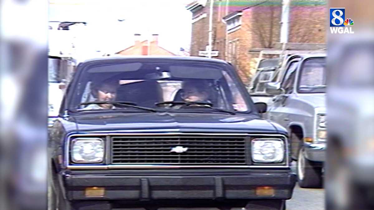 80s Flashback: Friends join more than 100 volunteers to deliver ...