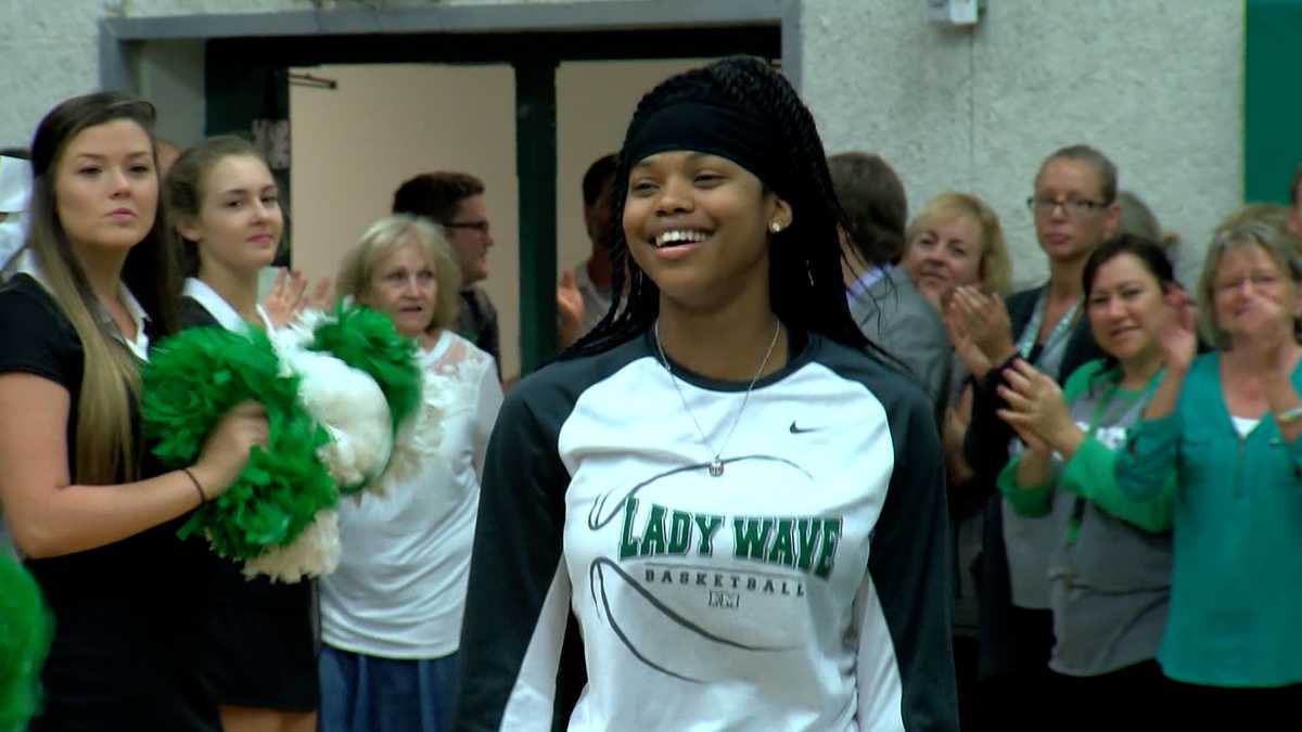 WNBA veteran Destanni Henderson inducted into Fort Myers High Hall of Fame