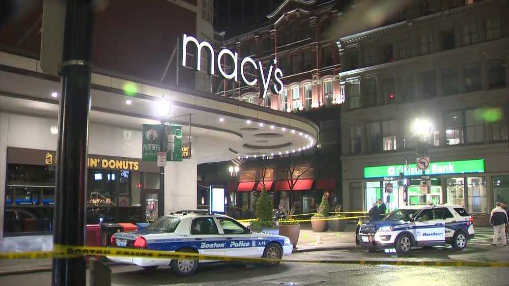 Double stabbing in Downtown Crossing leaves one victim in critical condition