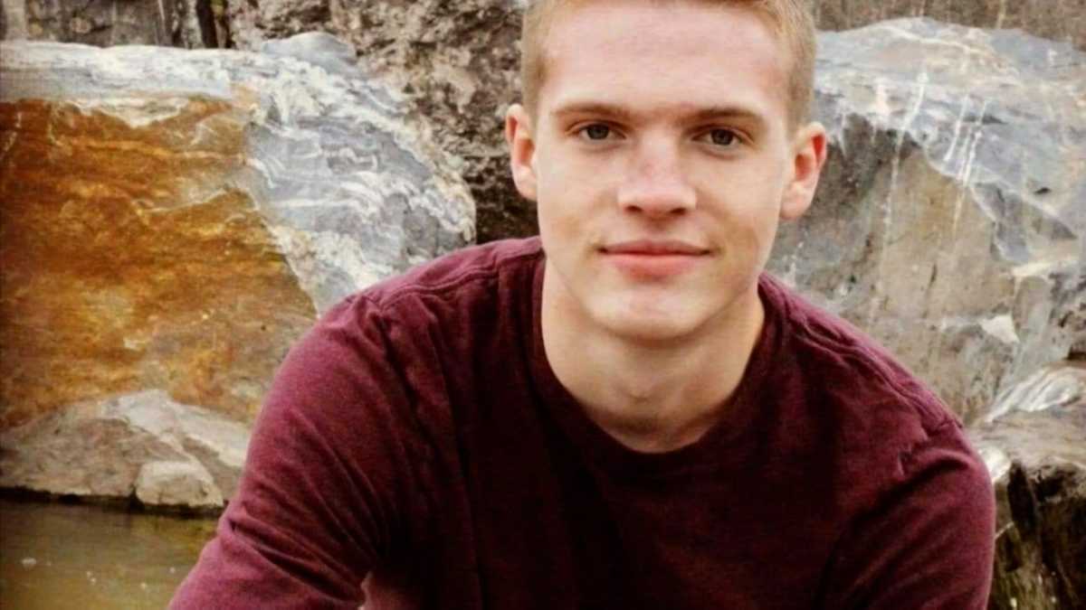 Man Fatally Shot At Florida Restaurant Protecting 1 Year Old Son