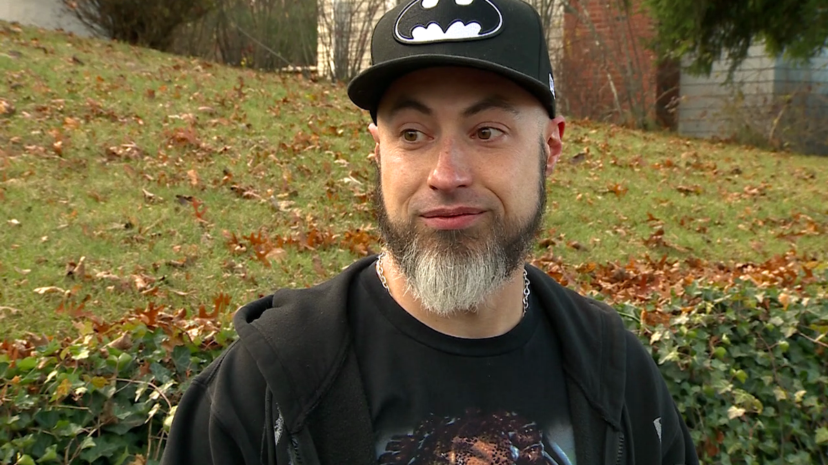 Man stops home robbery with machete