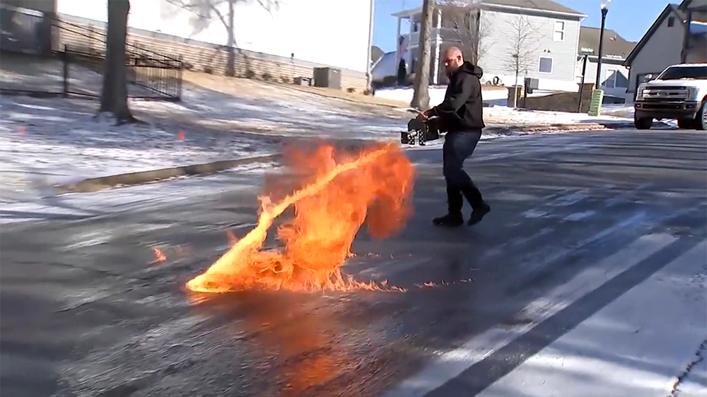 Georgia: Video shows man using flamethrower to thaw icy street