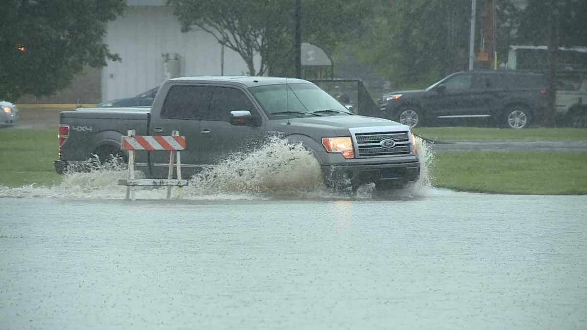 Flash flooding closes roads, impacts drivers in Fort Smith
