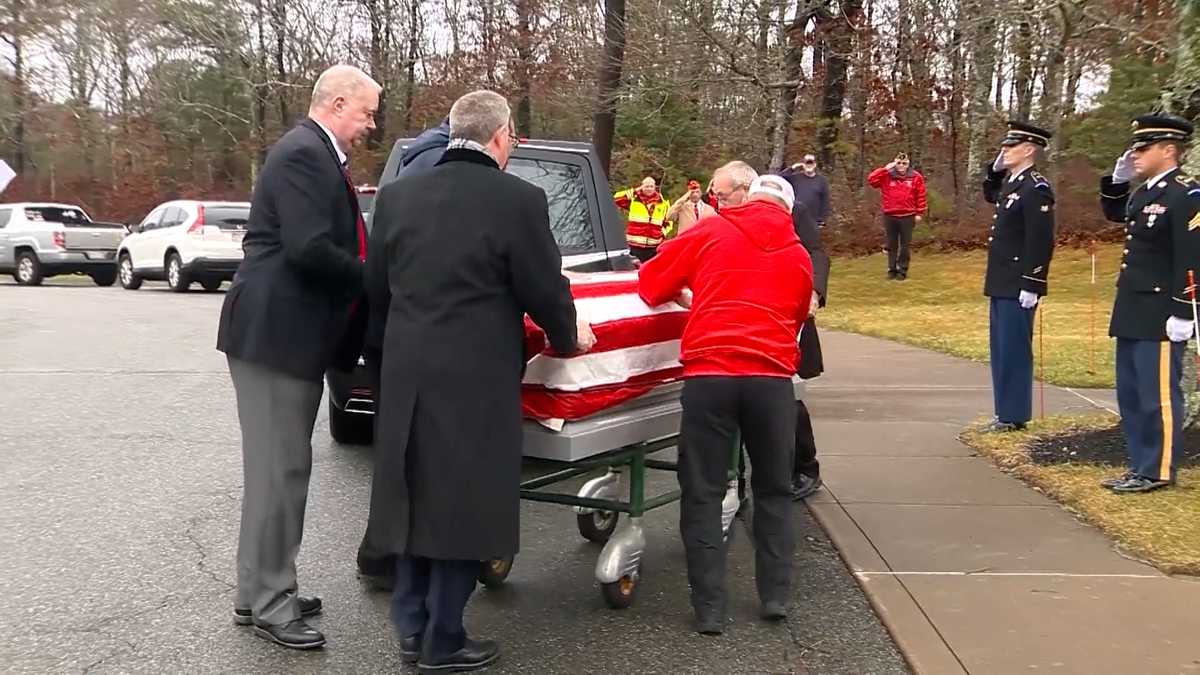 Homeless veteran laid to rest at Mass. National Cemetery
