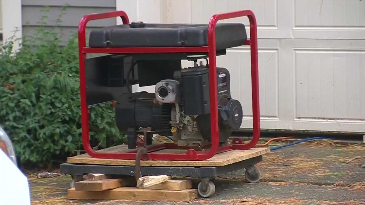 Powerless Mass. residents rely on generators