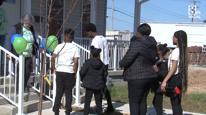 Family gets keys for new home in York built by Habitat for Humanity