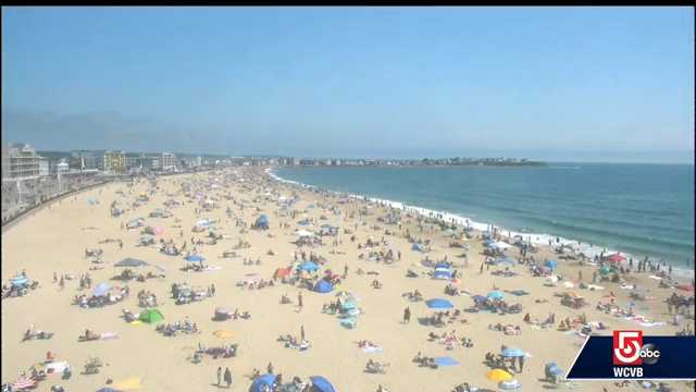 Timelapse shows beachgoers arriving at Hampton Beach on Fourth of July