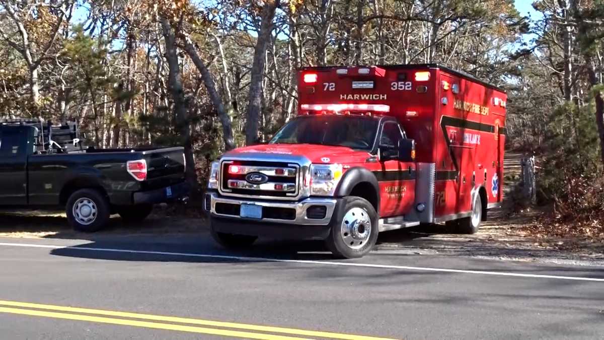 Carver police officer shoots himself in leg during training in Harwich