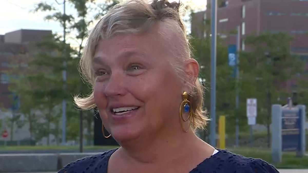 Celtics executive meets president as she continues cancer fight