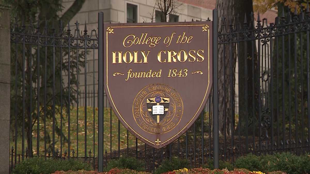 Holy Cross to cover tuition for families earning less than $100,000