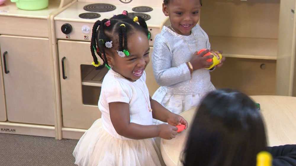 Volunteers help homeless children through trauma-informed playspace program