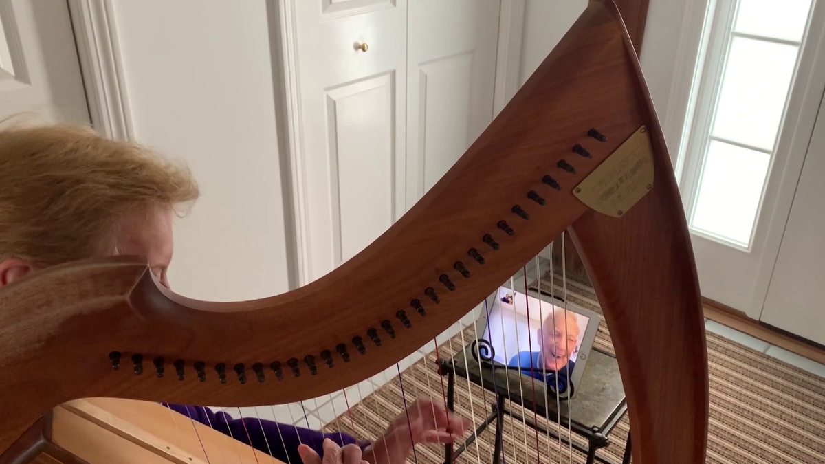 Harpist at Boston hospital plays daily for long-time volunteer