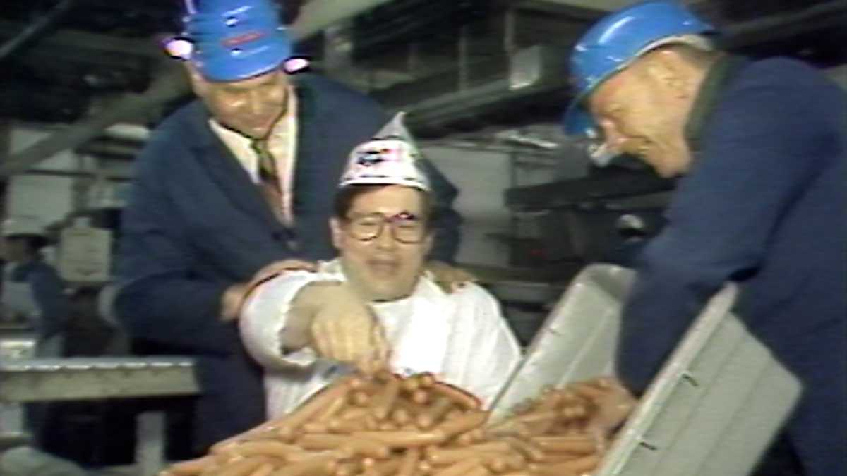 Reporter goes behind the scenes at hot dog factory in 1982