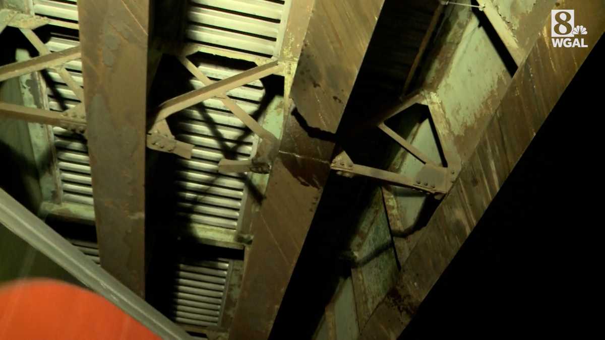 Accident fractures beam on bridge over I-83 in Pa.