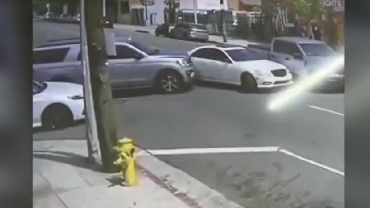 Video shows federal agents pin car, arrest man in LA - KCRA