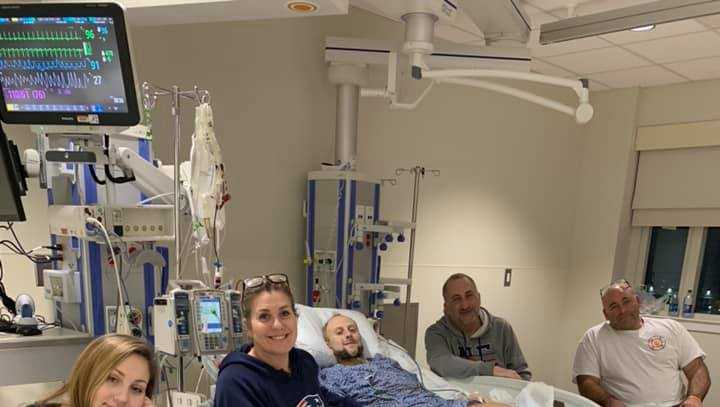 Young Patriots fan with cancer gives Super Bowl tickets to nurses after ...