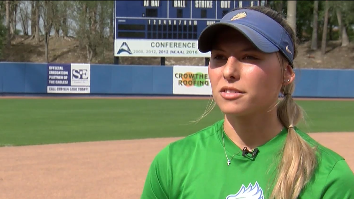 Riley Oakes overcomes four health disorders to lead FGCU softball