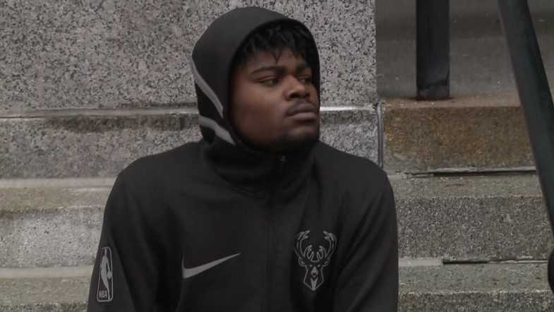 Unarmed man shot by Milwaukee police wants federal investigation