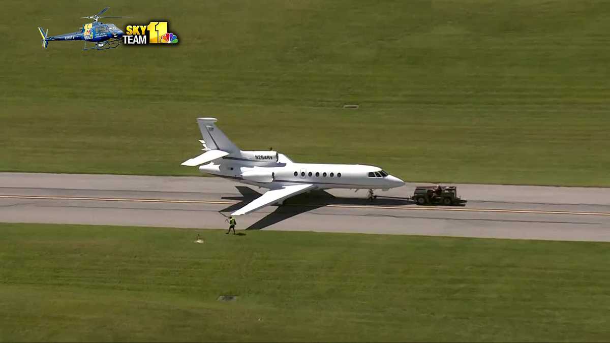 Business jet runs off BWI-Marshall Airport runway