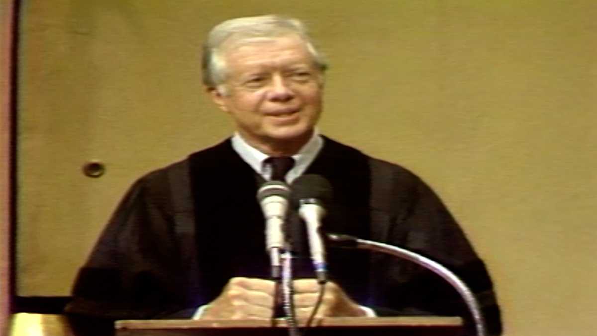 Jimmy Carter gives life advice at college graduation in 1987