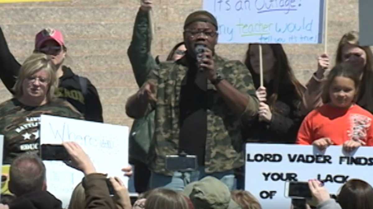 Video: American Idol contestant Thaddeus Johnson gives emotional ...