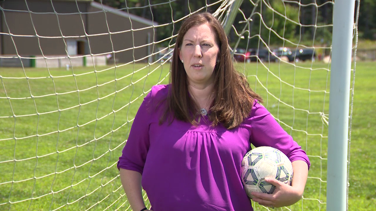 Community rallies around former soccer star with kidney disease