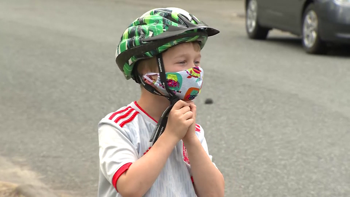 How to get your kids to wear a face mask during the pandemic