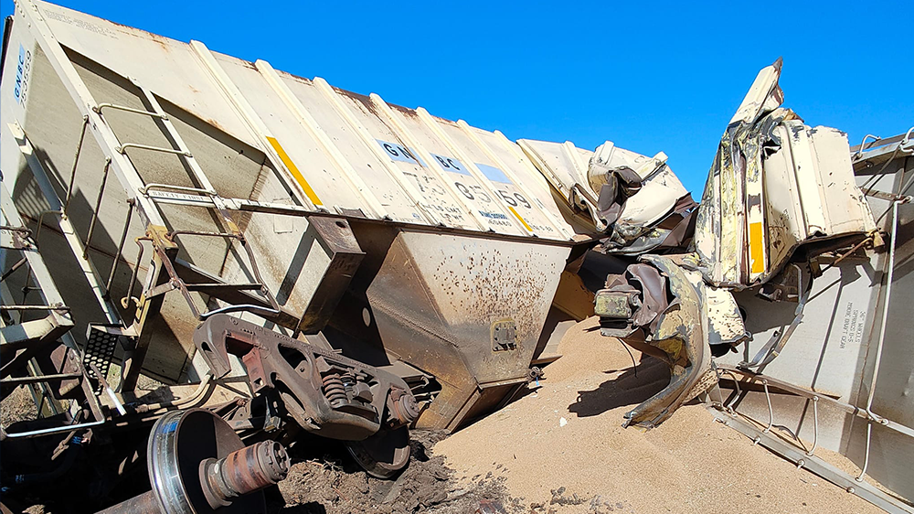 Crews respond to train derailment near Lone Wolf, Oklahoma
