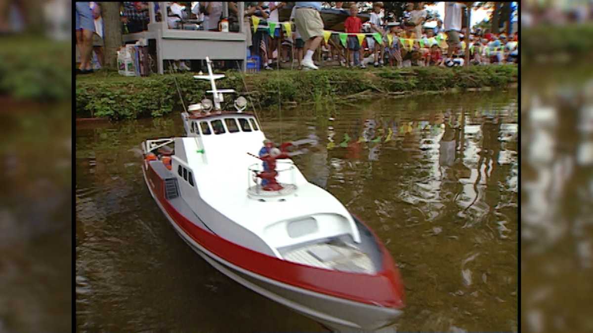 Model ship enthusiasts wowed Lake Redman crowd in 1998
