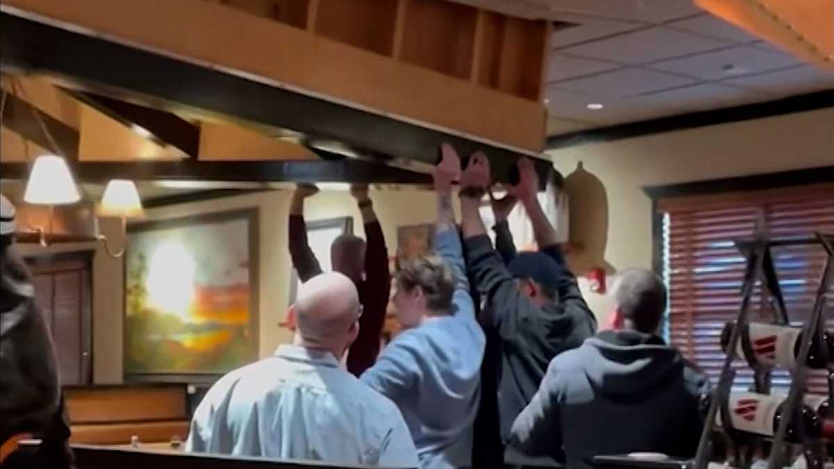 Longhorn Steakhouse customers hold up falling ceiling at Maine restaurant