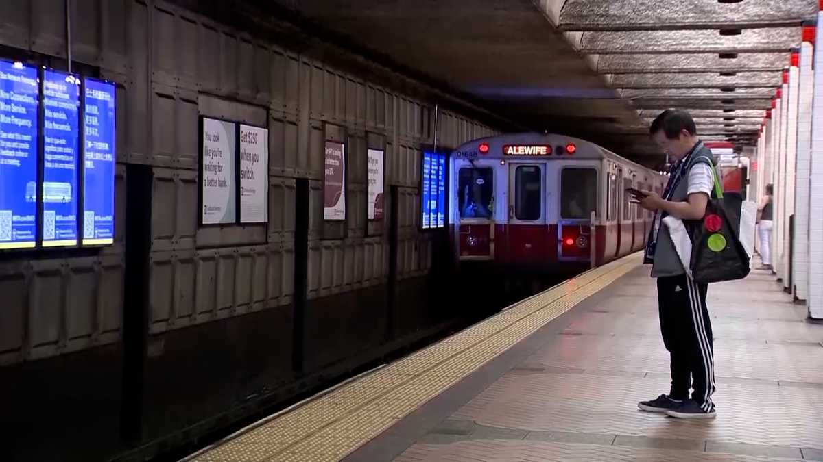 Riders express frustrations with frequent problems on MBTA