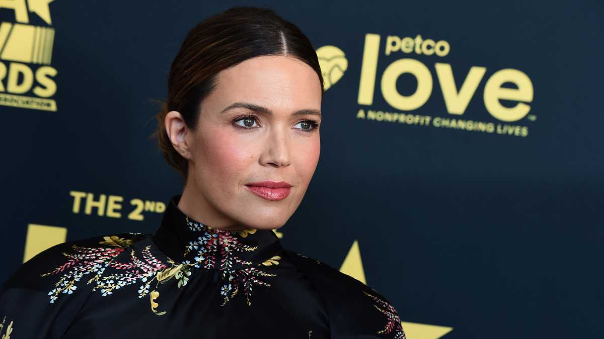 Mass. doctor describes rare skin disease impacting Mandy Moore's son