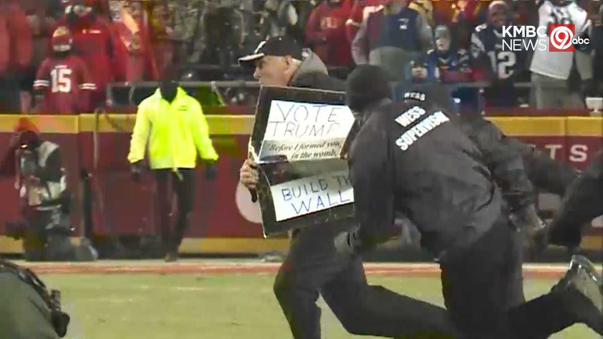 VIDEO: Man carrying 'VOTE TRUMP,' 'BUILD THE WALL' sign tackled on ...