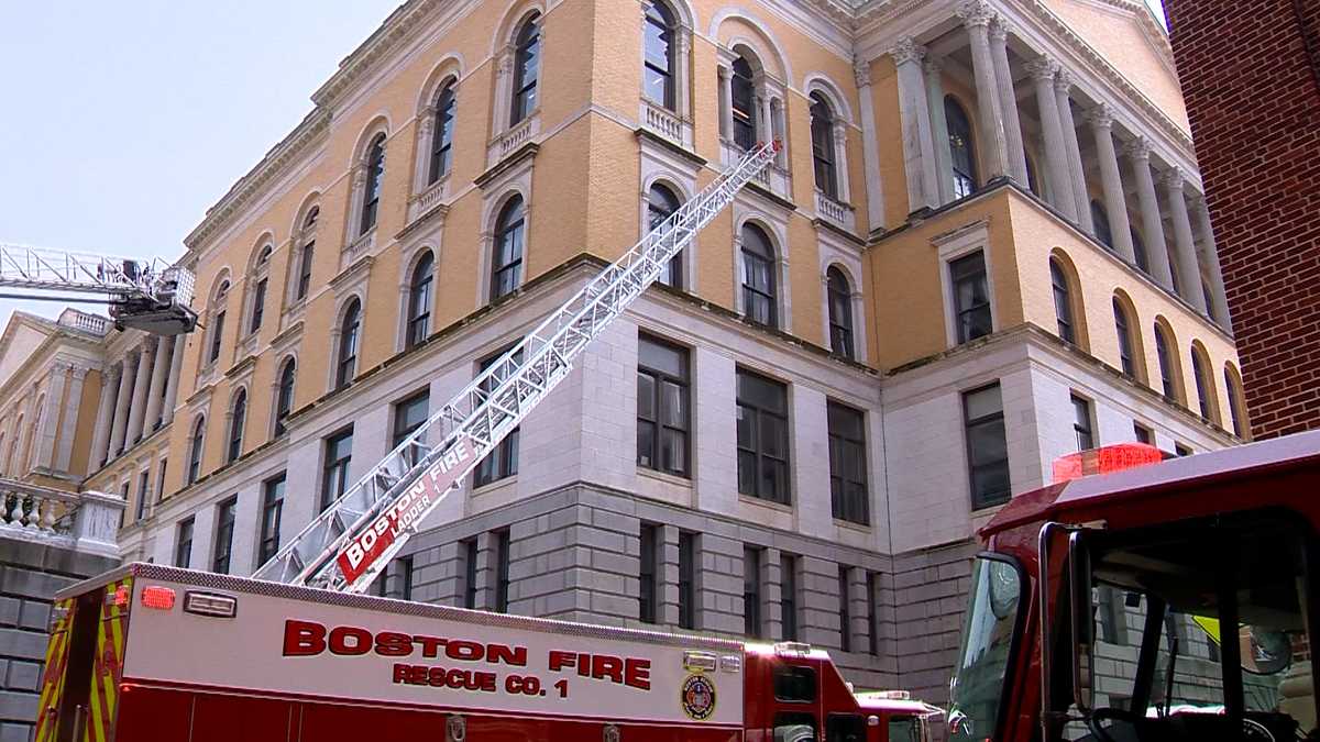 Electrical fire forces evacuation of State House, which remains closed