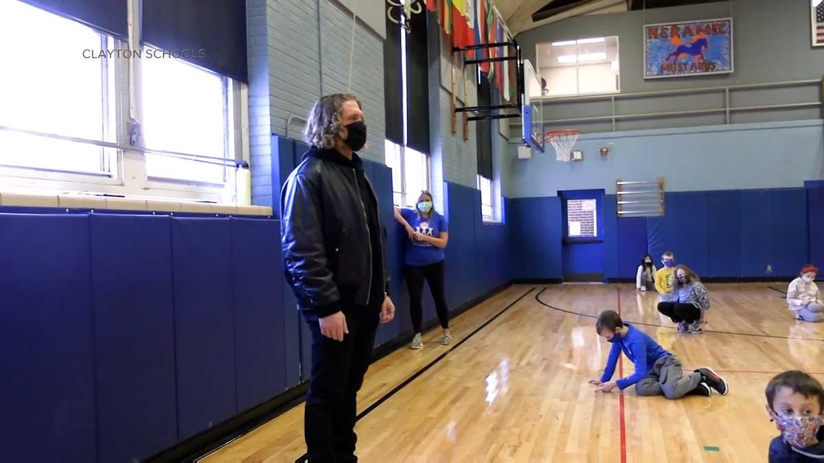 MLB player pinch hits as a substitute teacher