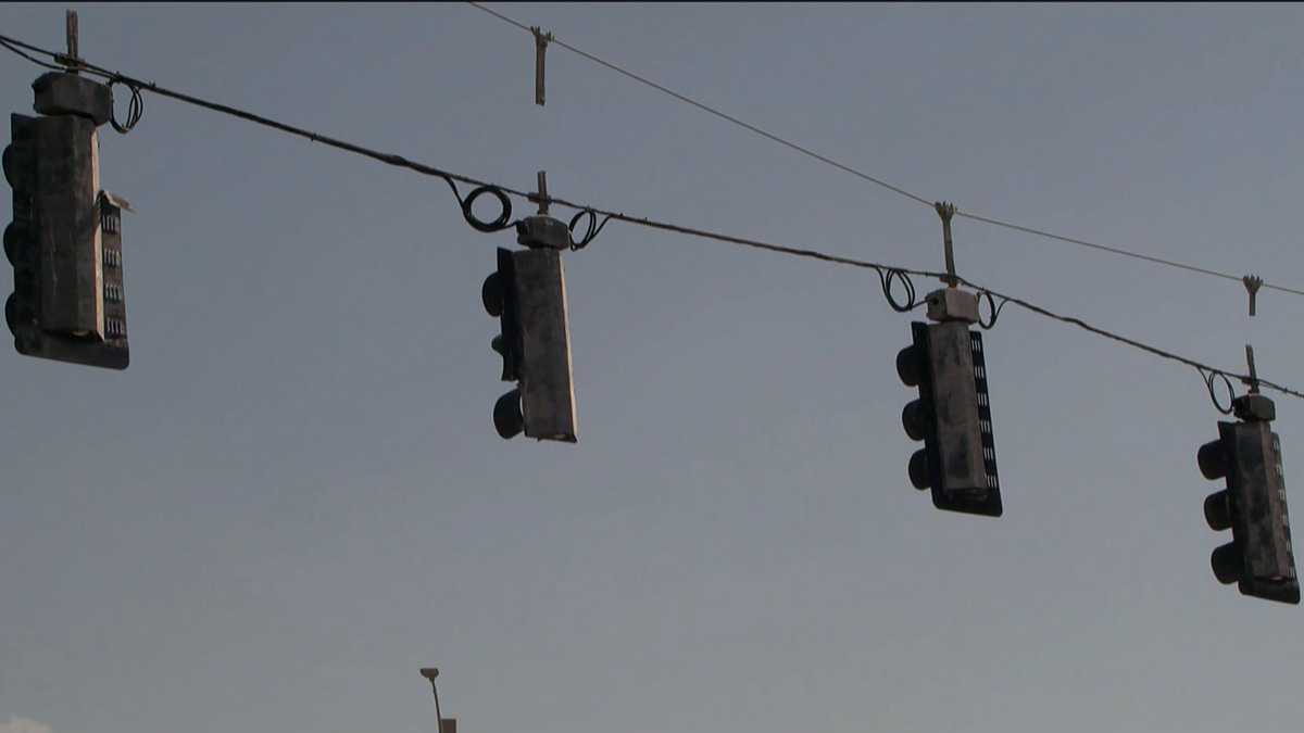 Traffic signal & sign repairs progressing in Cape Coral after Hurricane Ian