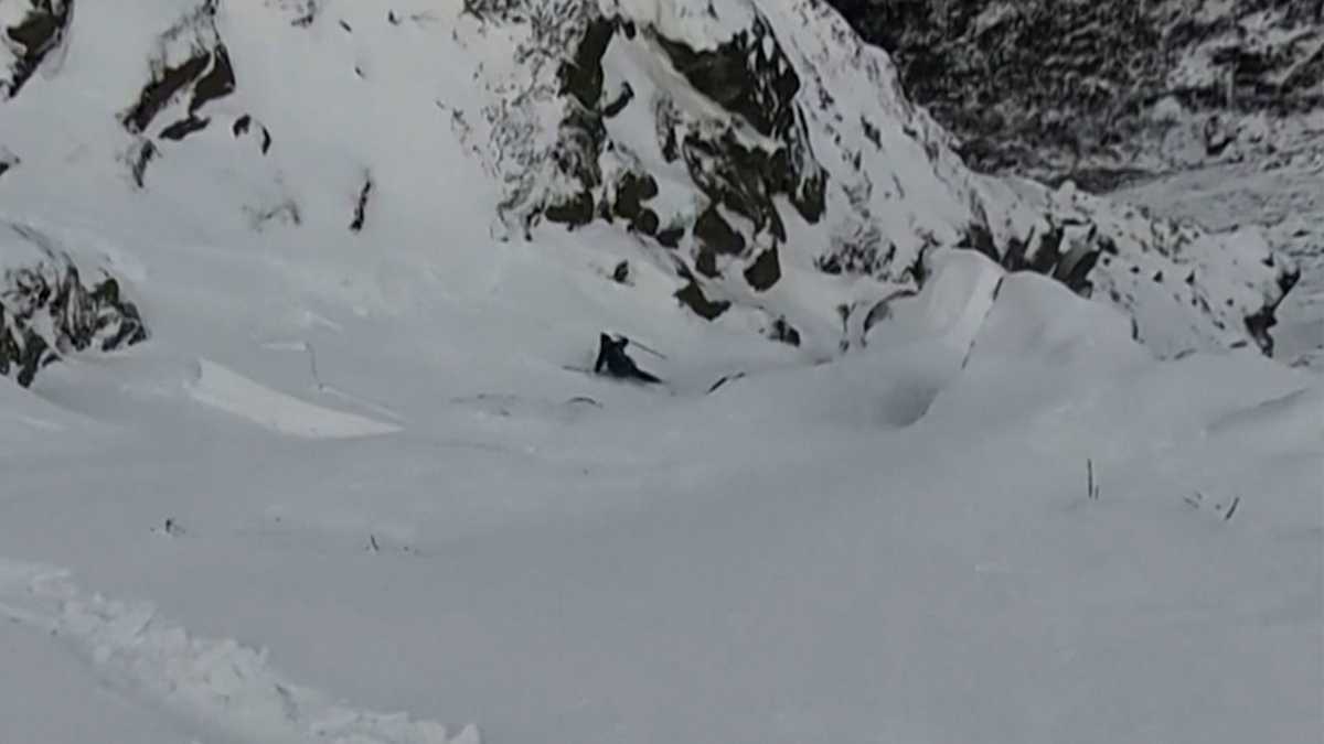 Videos show moment skier gets caught in New Hampshire avalanche