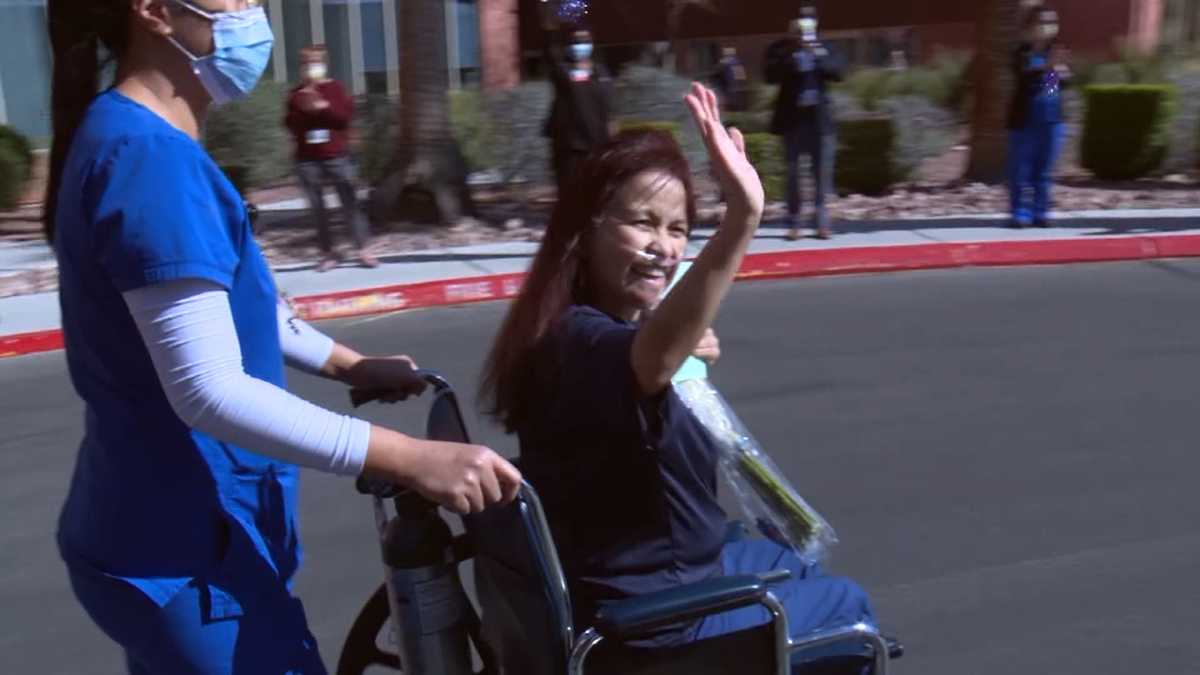 A nurse who nearly died from coronavirus receives cheers from hospital ...