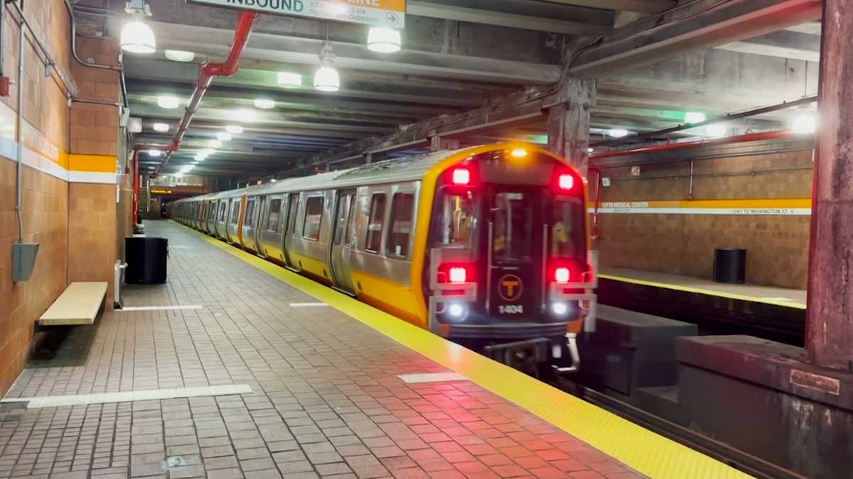 Passengers thrilled Orange Line trains up and running