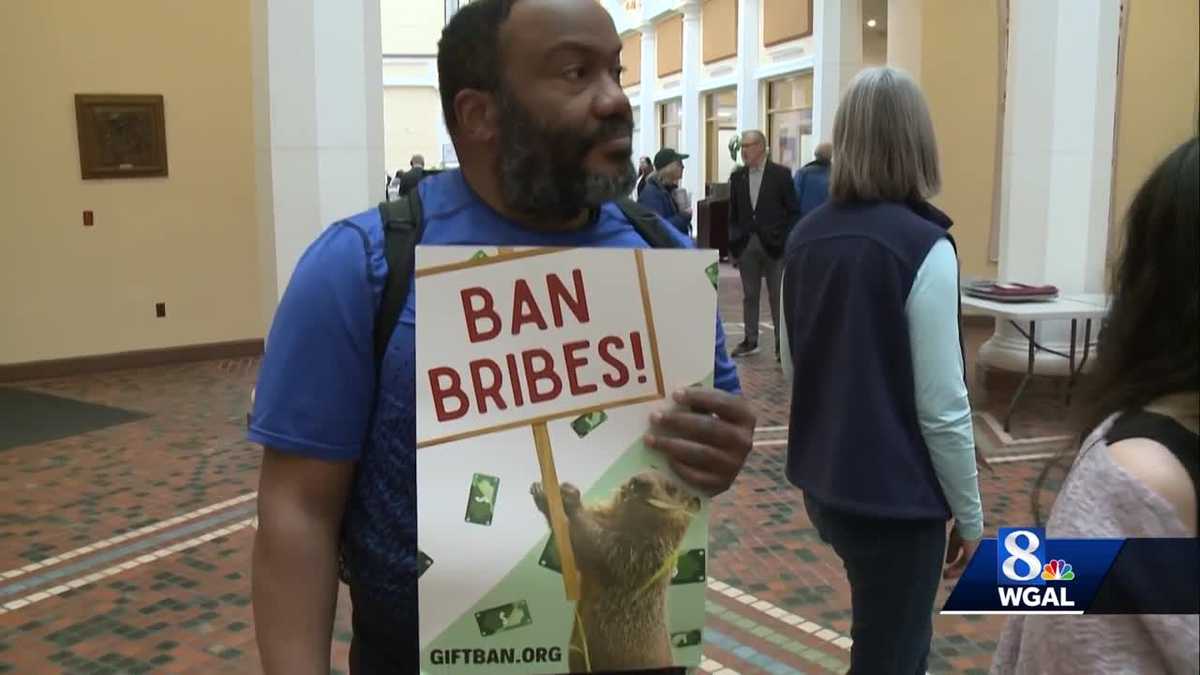 Calls for a 'gift ban' to take place at Pa. State Capitol