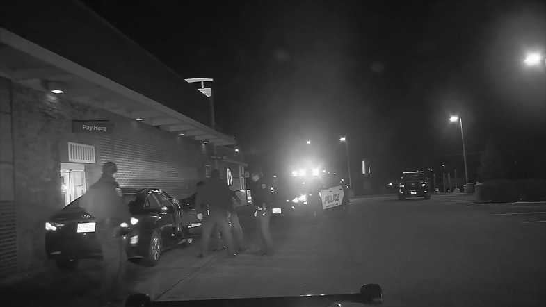 Drive-thru chaos: Video shows police pepper spray driver who refused to ...