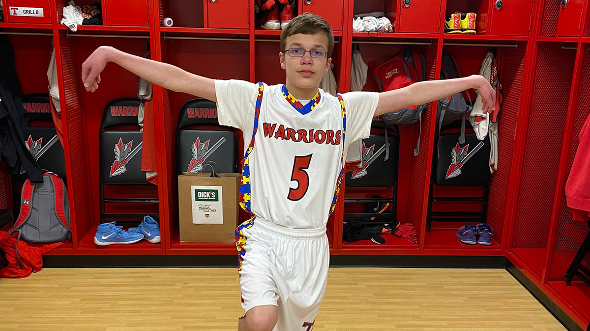 Peyton Grillo Thompson basketball game shot autism