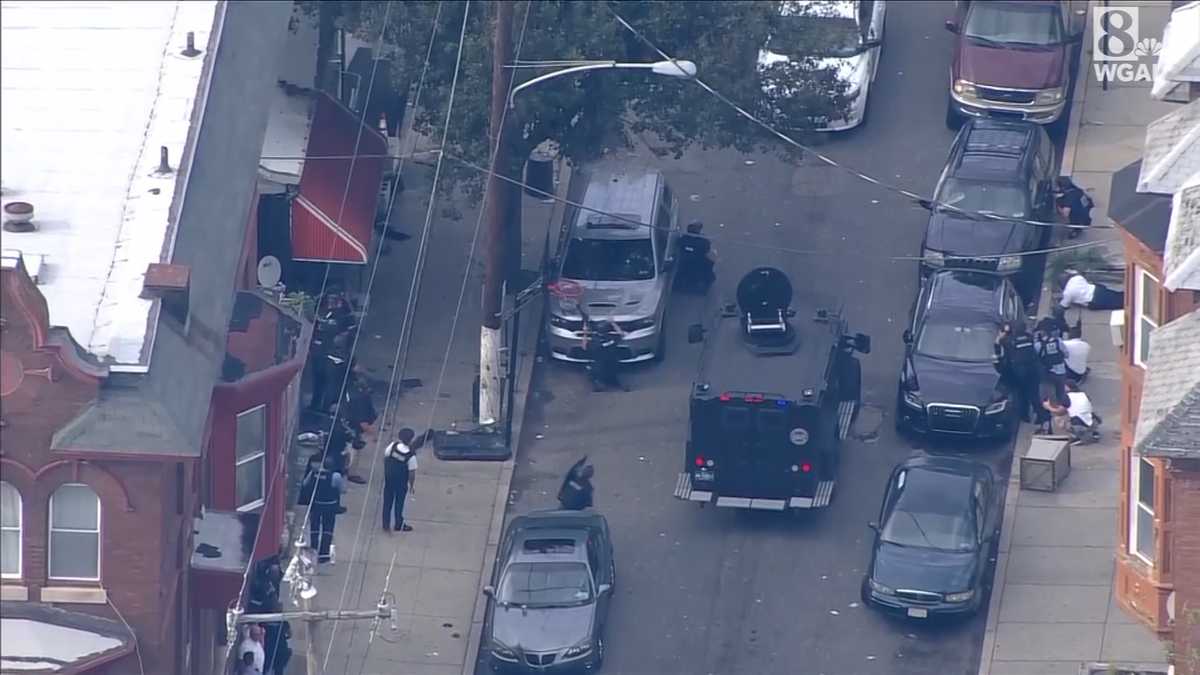 Six Philadelphia police officers shot in standoff with gunman